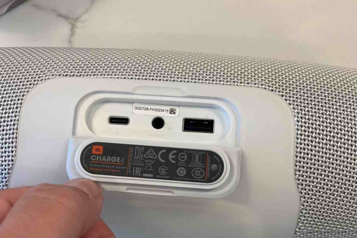 How To Fix JBL Speaker Crackling Sound (Fixed!)