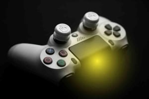 How To Tell If A PS4 Controller Is Charging [EXPLAINED] - The Gadget ...