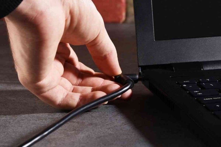 Laptop Only Turns On When Plugged In: 8 Troubleshooting Steps - The ...