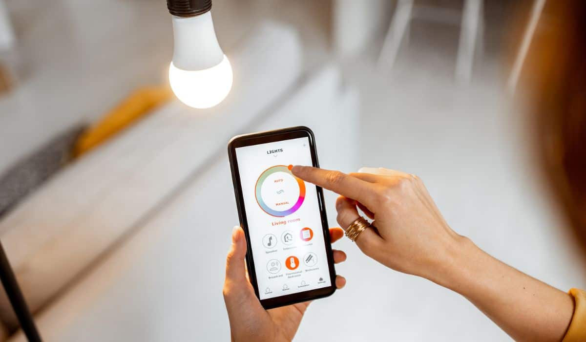 3 Ways To Control Lamps With Your IPhone - The Gadget Buyer | Tech Advice