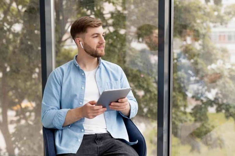 4 Reasons Your AirPods Keep Disconnecting And How To Fix The Gadget 4-reasons-your-airpods-keep-disconnecting-and-how-to-fix-the-gadget
