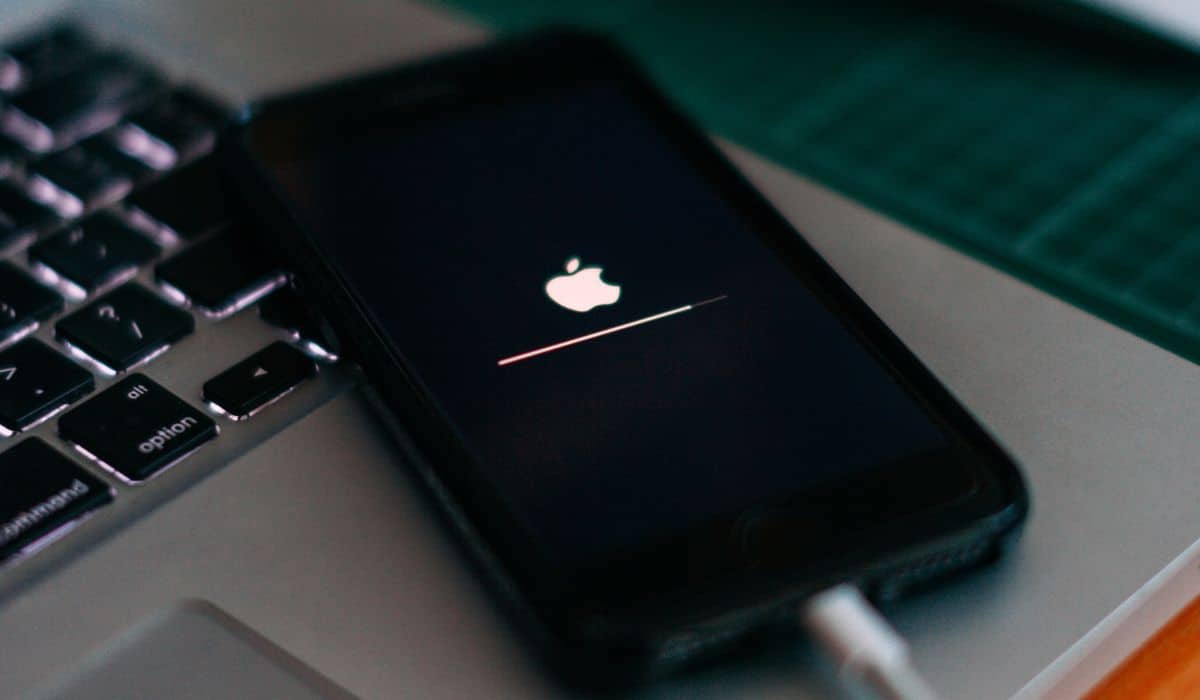 How To Turn On Automatic Email Updates On Your IPhone