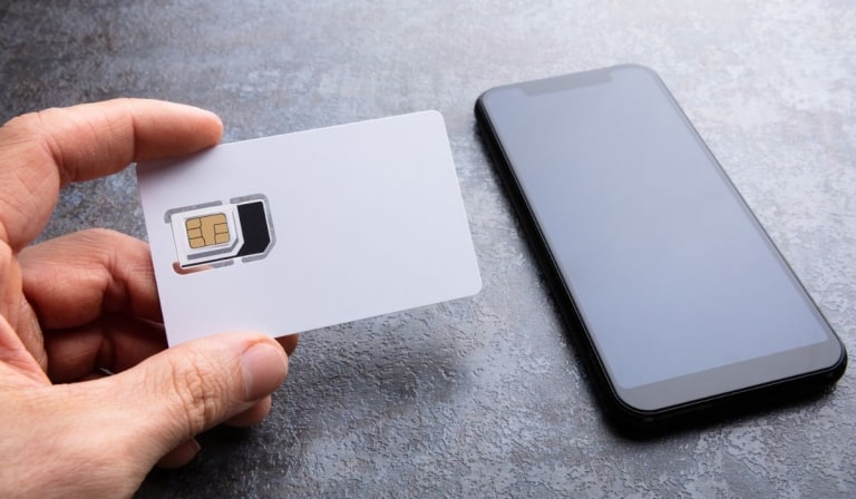 How To (Easily) Switch Your SIM Card To A Different Phone - The Gadget ...