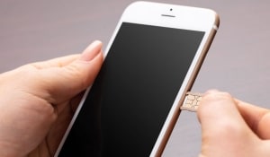How To (Easily) Switch Your SIM Card To A Different Phone - The Gadget ...
