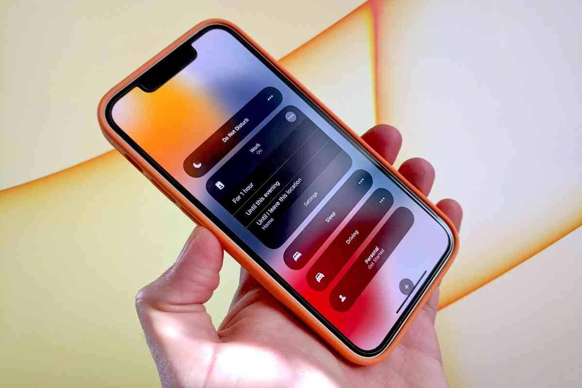 What Is The Moon Symbol On The IPhone? - The Gadget Buyer | Tech Advice