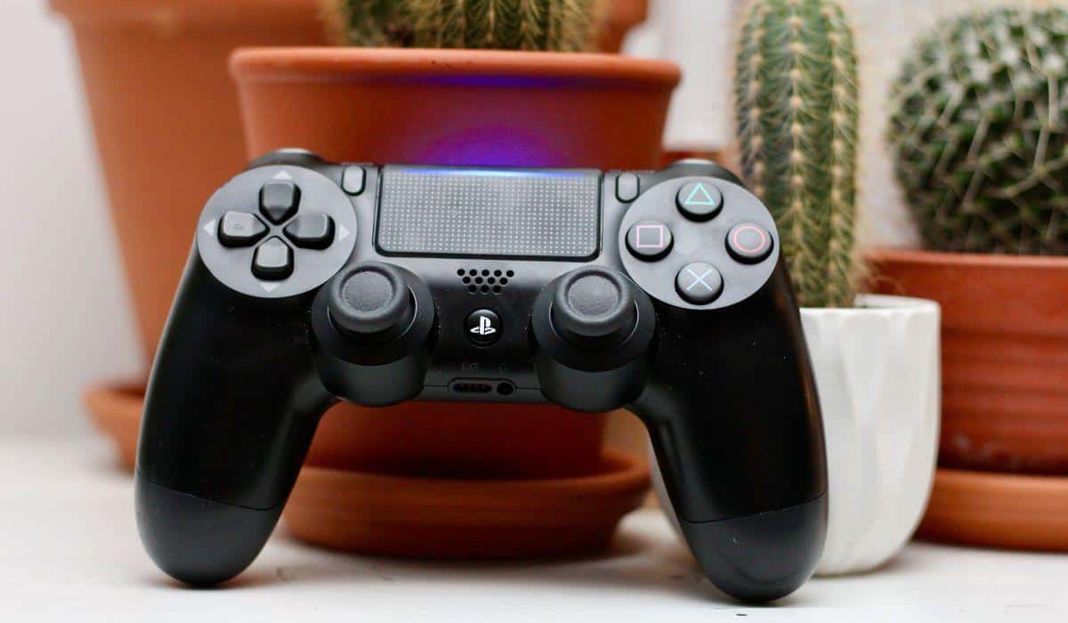 Why Is My PS4 Controller Light Pink? - The Gadget Buyer | Tech Advice