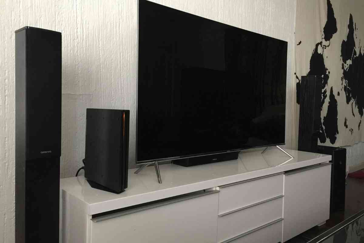 Can The PS4 Pro Stand On Its Side? Safely? - The Gadget Buyer | Tech Advice