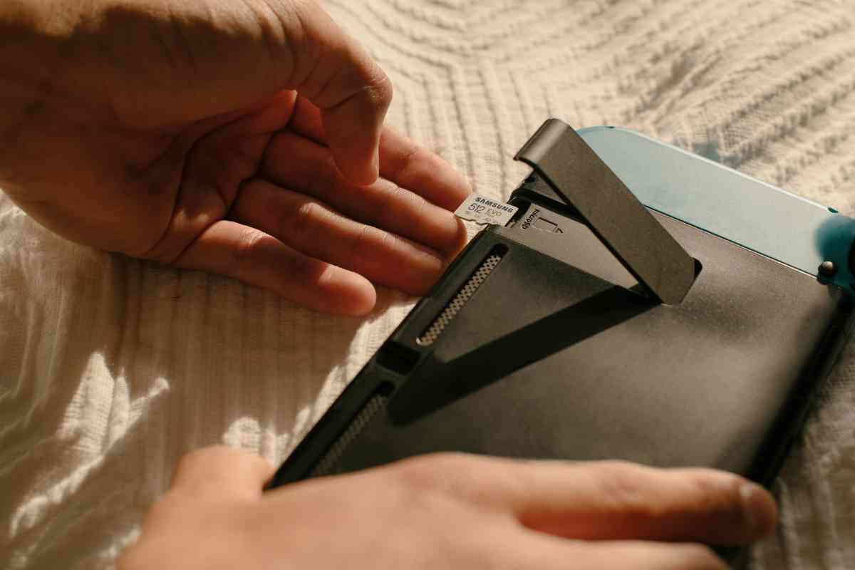 Transferring Nintendo Switch Games To A MicroSD Card - The Gadget Buyer ...