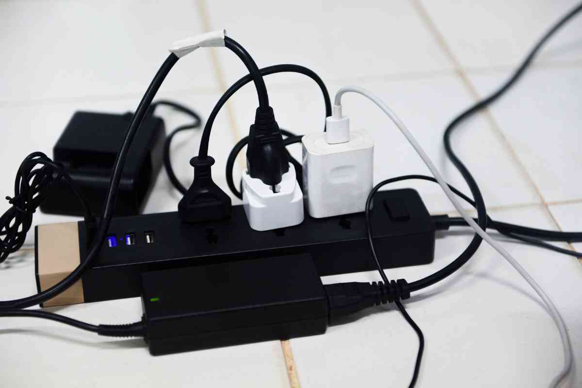 How Many Watts Does It Take To Charge Your Laptop? - The Gadget Buyer ...
